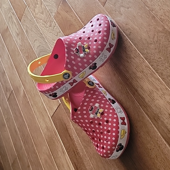 CROCS | Shoes | Disney Crocs Minnie Mouse Light Up J3 Size 3 | Poshmark